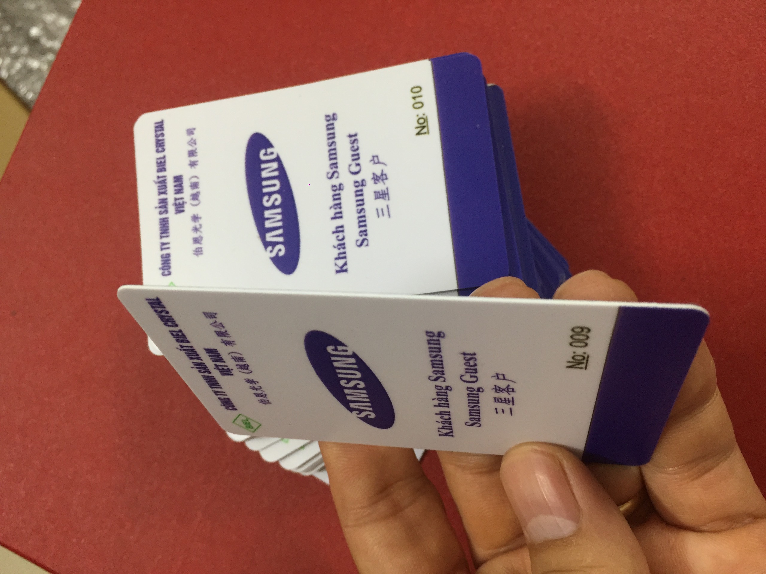 In thẻ nhựa, card visit danh thiếp nhựa, thẻ nhân viên ở Bình Dương
